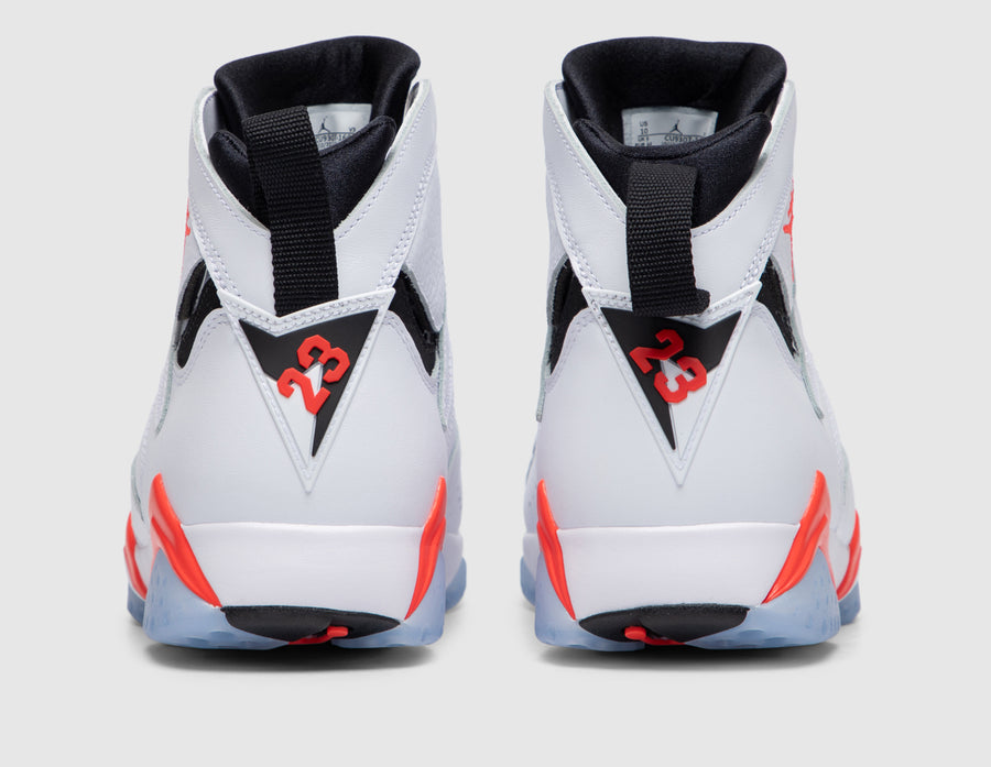 Retro 7 Black And White